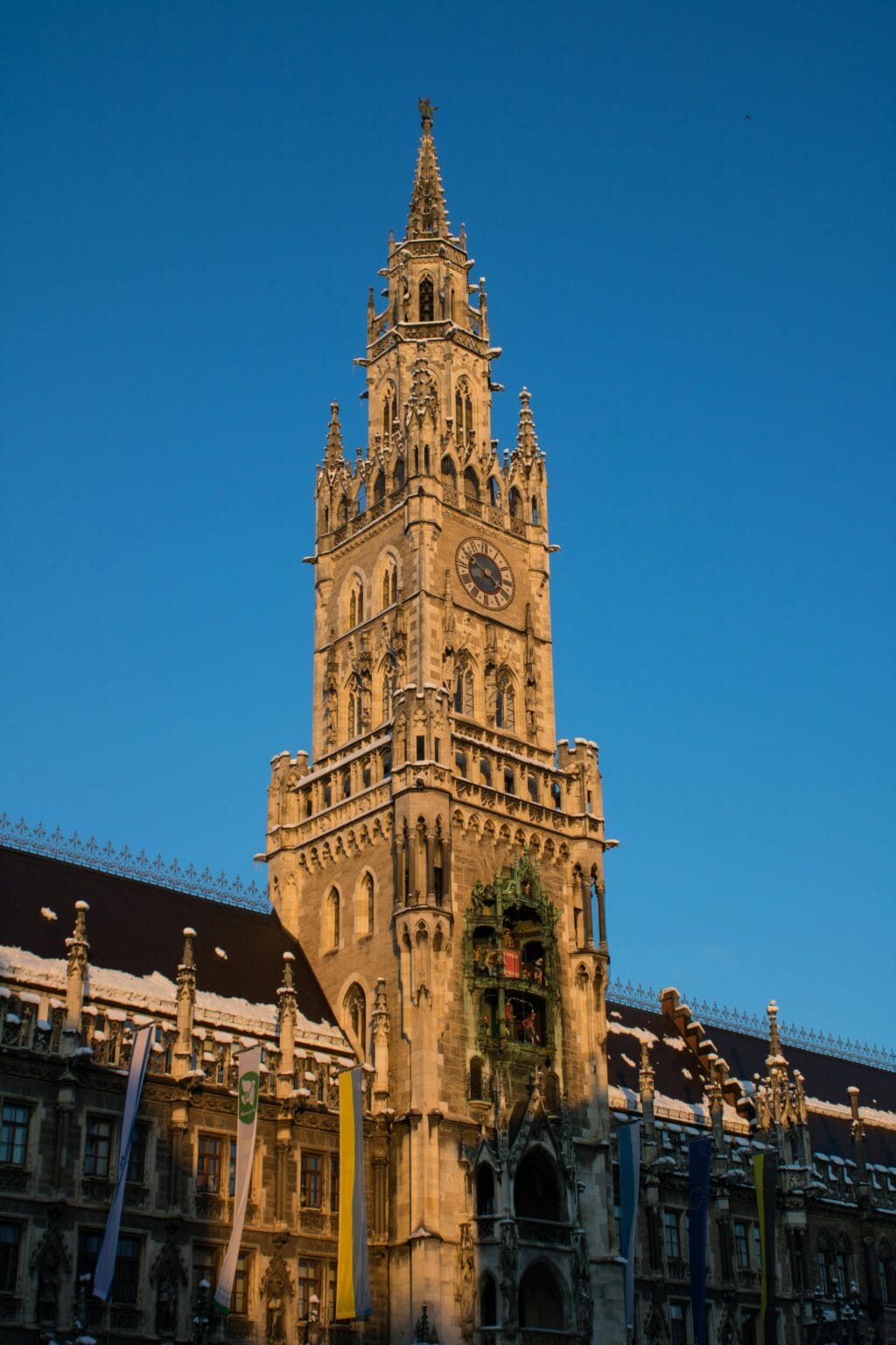 Exploring Munich’s Marienplatz - worldtraveleye.com