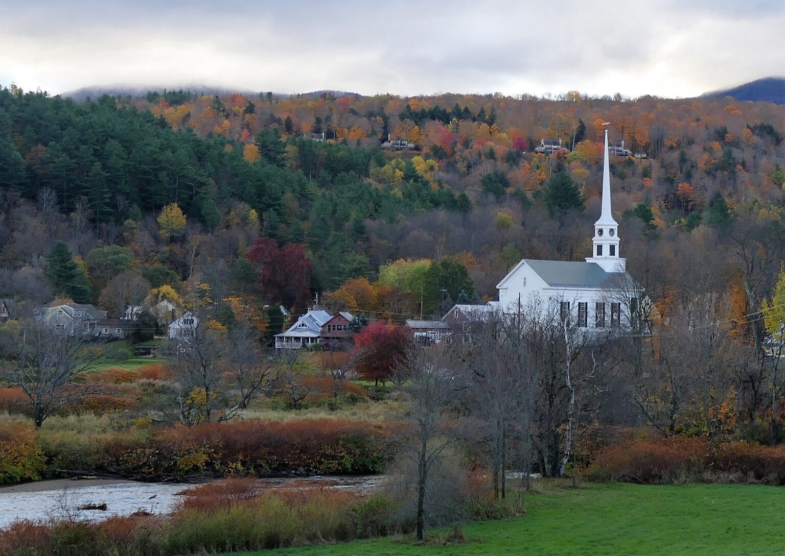 Explore Vermont Fall Foliage: Travel Tips, Maps & Peak Dates - World ...