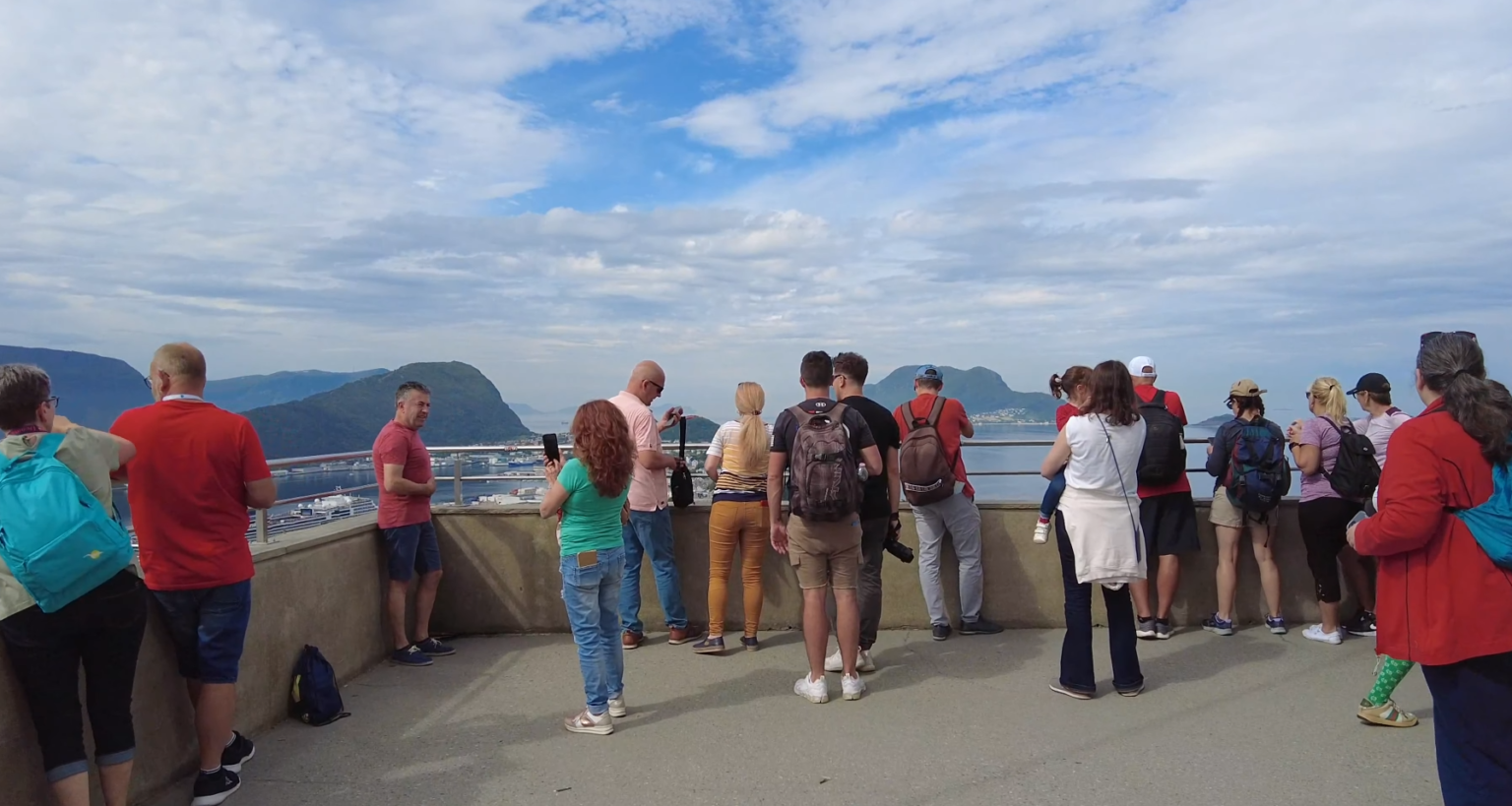 Peak crowd conditions at Aksla viewpoint when multiple cruise ships ...