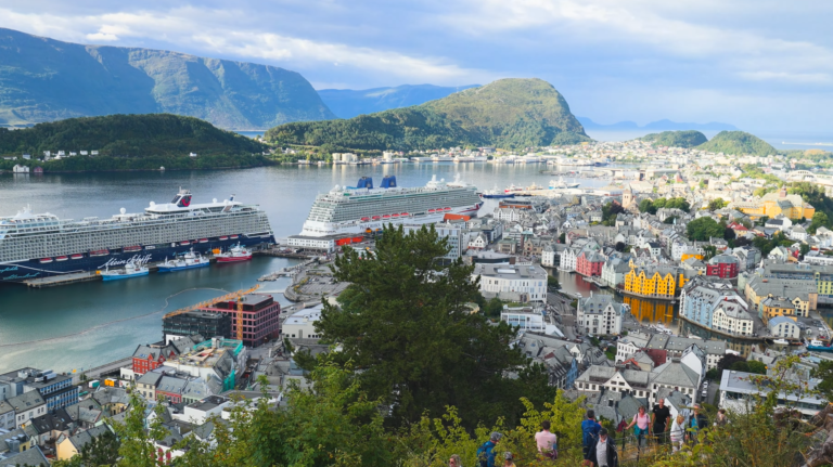 Capturing the classic Aksla viewpoint photo – the slightly right-of ...